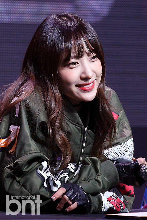 [bnt포토] EXID 하니, 팬들 바라보는 눈빛 '꿀 떨어지겠네~' | bnt뉴스