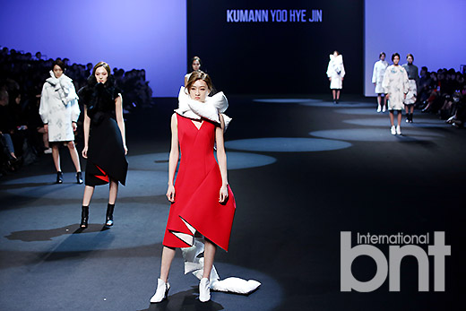 [bnt포토] 16 F/W 헤라서울패션위크, 첫 문을 연 '쿠만 유해진' 패션쇼 | bnt뉴스