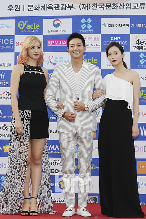 [bnt포토] 정인영-이정진-황세온 '우월한 2016 아시아 모델 어워즈 3MC~' | bnt뉴스