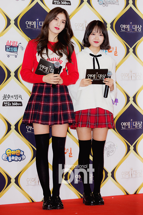 [bnt포토s] '이 조합, 강추요' 전소미-최유정 '아이오아이 2016 kbs연예대상 레드카펫 mc체험기' | bnt뉴스