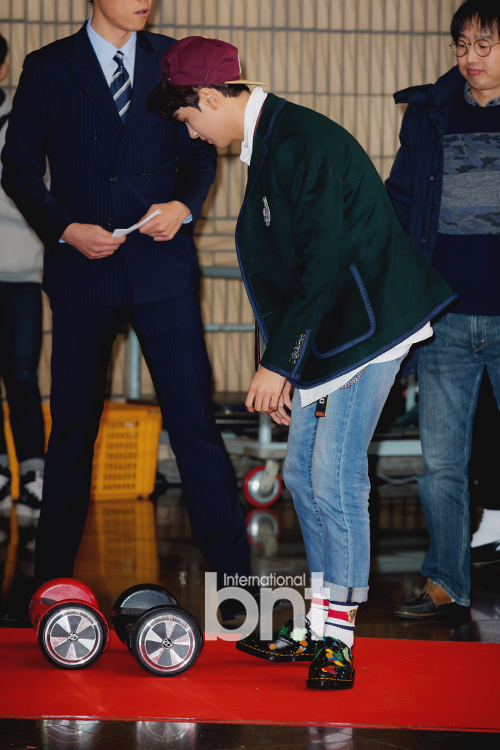 [bnt포토s] '한 번 시작했으면 끝까지' NCT드림 '2016년 시작과 끝은 호버보드와 함께' | bnt뉴스