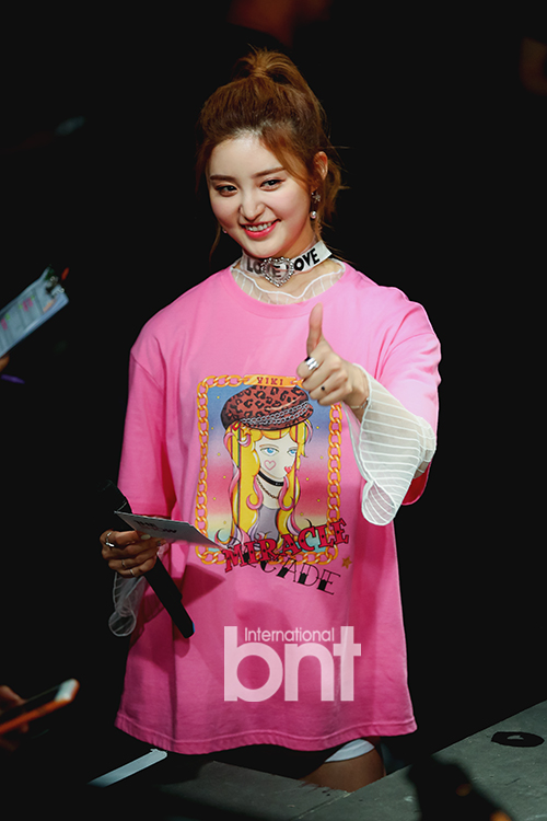 [bnt포토s] '결국, 통했노라' 정화-피오-연우 '더쇼 MC 흥이 팍팍' | bnt뉴스