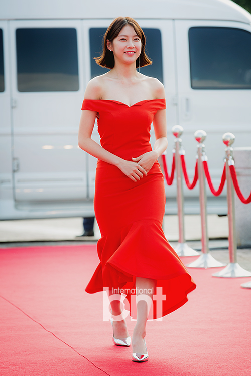 [bnt포토s] '180도의 매혹' 서울드라마어워즈에서 여배우들의 선보인 드레스 뒤태 | bnt뉴스