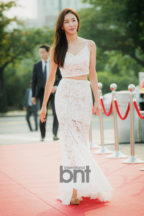 [bnt포토s] '180도의 매혹' 서울드라마어워즈에서 여배우들의 선보인 드레스 뒤태 | bnt뉴스