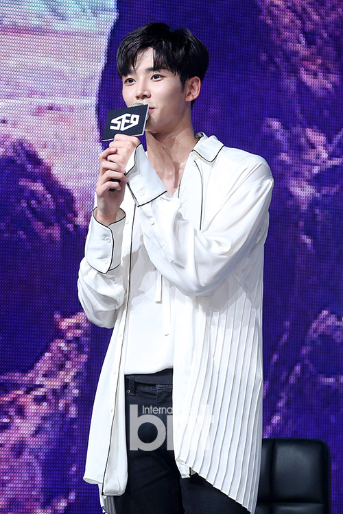 [bnt포토] SF9 로운 '라틴음악으로 돌아왔어요' | bnt뉴스