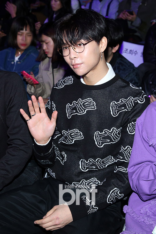 [bnt포토] NCT 쟈니 '지적인 냄새가 솔솔~' | bnt뉴스