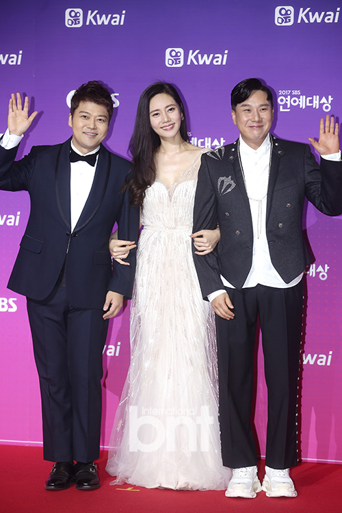 [bnt포토] 전현무-추자현-이상민 '2017 SBS연예대상 3MC' | bnt뉴스
