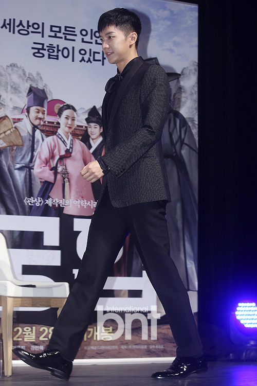 [bnt포토] 이승기 '힘찬 발걸음으로' | bnt뉴스