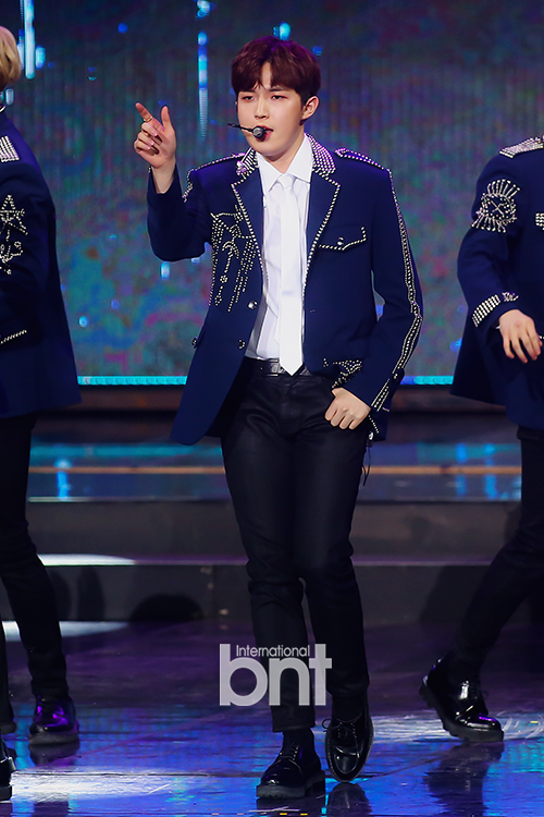 [bnt포토] 워너원 김재환 '감성적인 손짓' | bnt뉴스