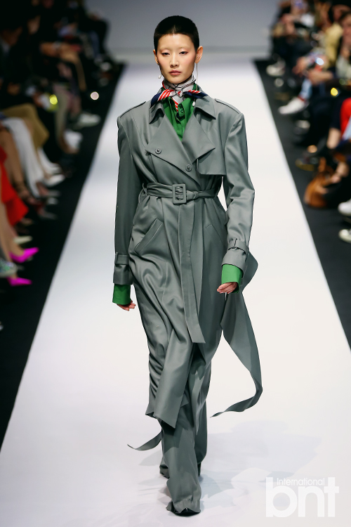 [bnt포토+] '끝까지 주목' 엘리스-차수민-서유진 '뒤태의 매력에 푹'(YCH) | bnt뉴스