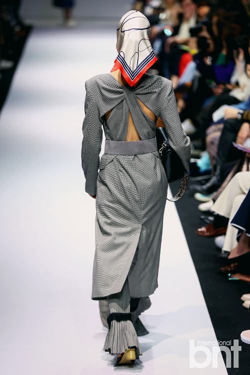 [bnt포토+] '끝까지 주목' 엘리스-차수민-서유진 '뒤태의 매력에 푹'(YCH) | bnt뉴스