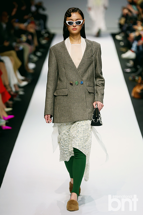 [bnt포토] 최윤영 '유려하고 꼼꼼한 의상디테일'(YCH) | bnt뉴스