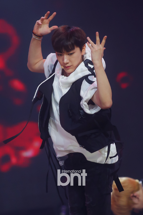 [bnt포토] NCT 2018 텐 '손 머리 위로 할까 말까' | bnt뉴스