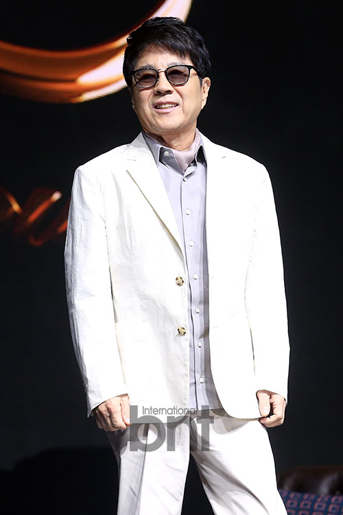 [bnt포토+] '데뷔 50주년 맞은 가왕' 조용필, 감격적인 순간 | bnt뉴스