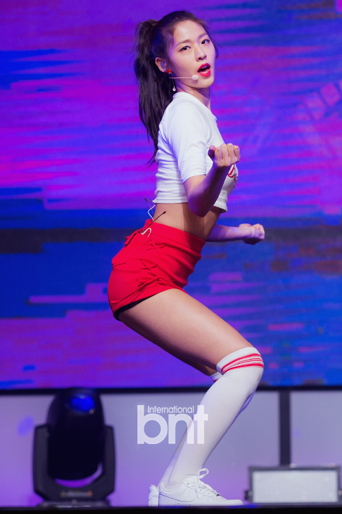 [bnt포토] AOA 설현 '이런 게 S라인' | bnt뉴스