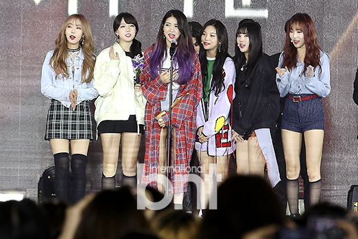 [bnt포토] '2018 아시아 모델 어워즈' 인기 스타상 수상한 걸그룹 여자친구 | bnt뉴스