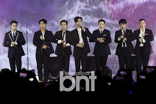 [bnt포토] '2018 아시아 모델 어워즈' 축하 공연 선보이는 비투비 | bnt뉴스