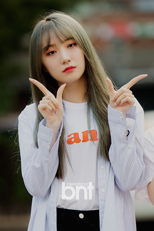 [bnt포토+] 'V의 변신은 무죄' 로아 '번뜩이는 포즈센스' | bnt뉴스