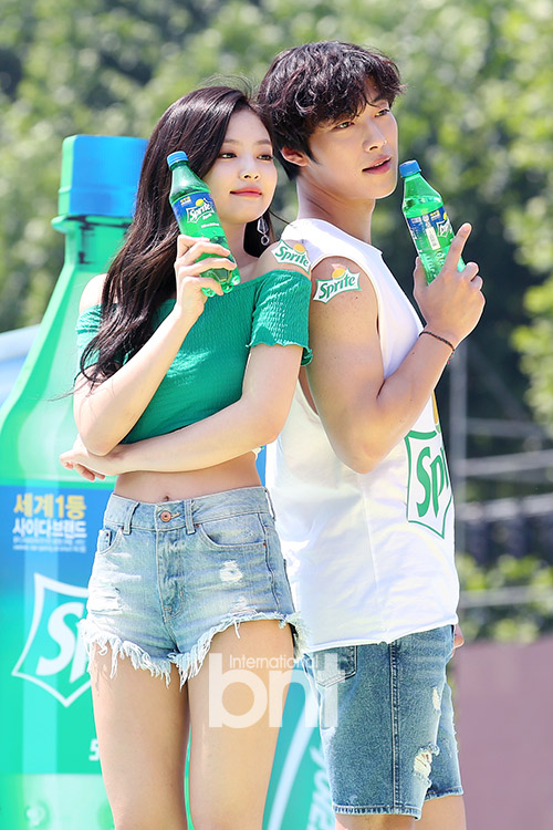 [bnt포토] 제니-우도환 'CF의 한 장면같아~' | bnt뉴스