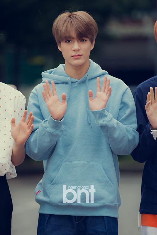 [bnt포토] NCT DREAM 제노 '머리카락에 눈이 찔릴라말라' | bnt뉴스