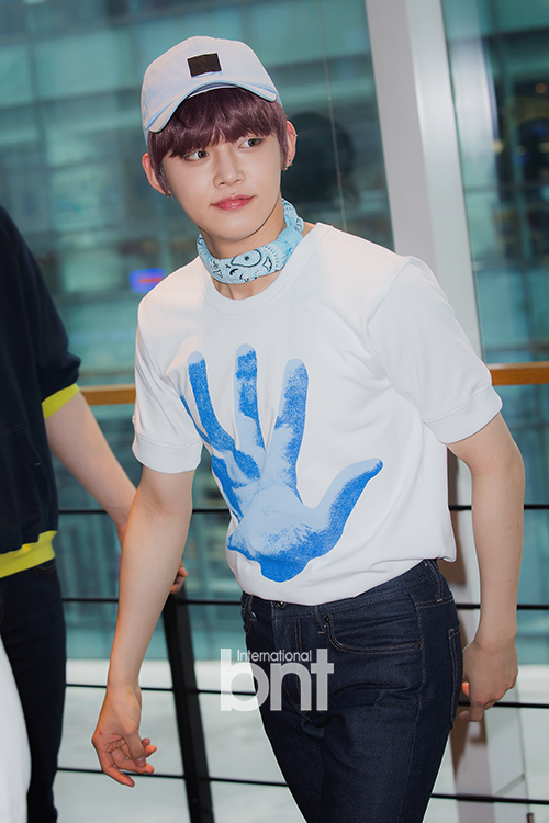 [bnt포토] TXT 연준 '가수는 목 보호가 최고' | bnt뉴스