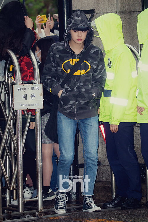 [bnt포토] TXT 연준 '힐끔' | bnt뉴스