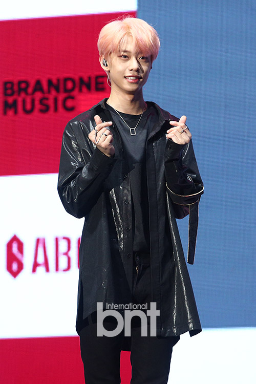 [bnt포토] AB6IX 김동현 '귀여운 손하트~' | bnt뉴스