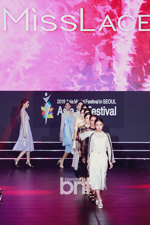 [bnt포토] '아시아미페스티벌 마지막을 수놓은 Miss Lace 패션쇼' | bnt뉴스