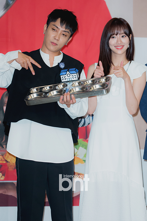 [bnt포토+] '꿀재미' 문세윤vs은지원-이나은 '소품도 캐릭터와 찰떡' | bnt뉴스