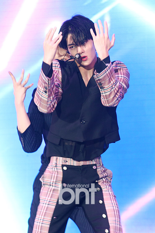 [bnt포토] CIX 배진영 '무대 위 빛나는 카리스마' | bnt뉴스