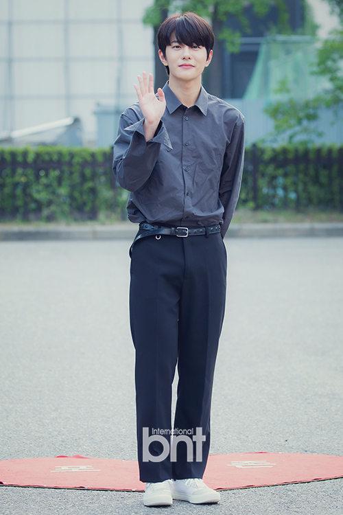 [bnt포토+] '신고합니다' 신예은-최보민 '뮤직뱅크 출근길 나선 새 MC' | bnt뉴스