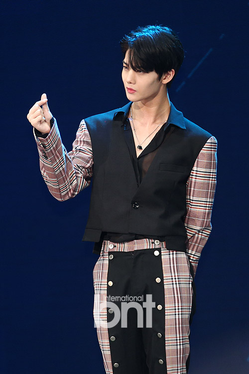 [bnt포토] CIX 배진영 '손하트도 섹시하게' | bnt뉴스