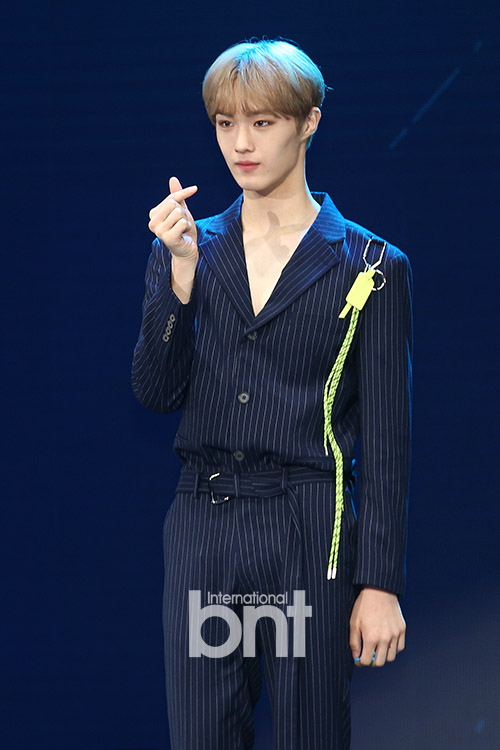 [bnt포토] CIX 현석 '달콤한 손하트' | bnt뉴스