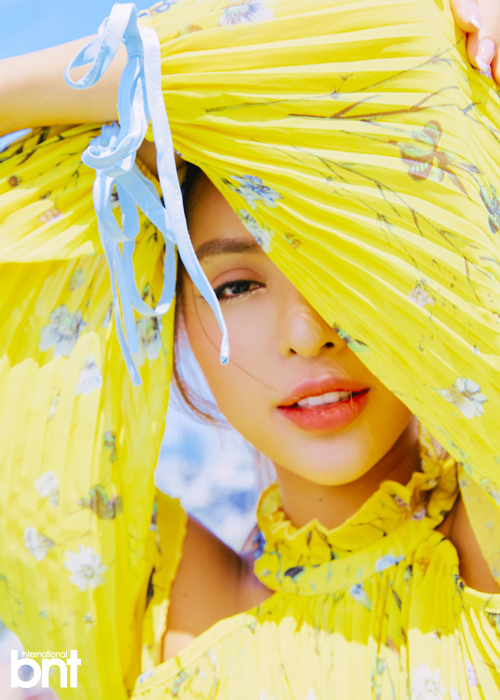 [bnt화보] 베트남 모델 캬짱(Kha Trang), ‘옐로우 컬러에 숨겨진 그의 매력’ | bnt뉴스