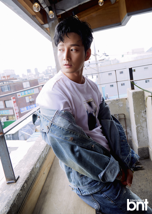 [bnt화보] 이현욱 “SNS서 사진 보고 눈멀었다는 팬 댓글 고맙고 쑥스러워, 댓글 보다가 할 일 놓친 적 있어” | bnt뉴스