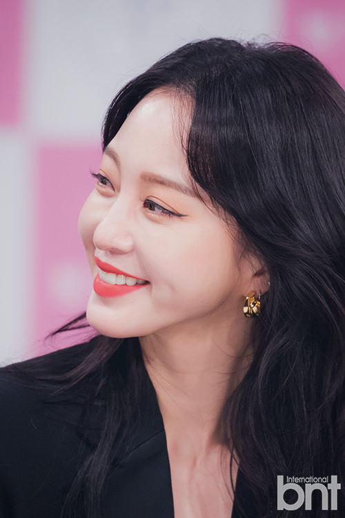 [bnt포토] 한예슬 '살짝 보이는 보조개도 섹시' | bnt뉴스