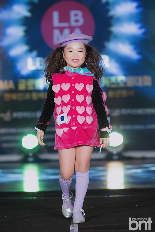 [bnt포토] 신아린 '러블리 키즈모델의 러블리 워킹'(LBMA글로벌오디션) | bnt뉴스