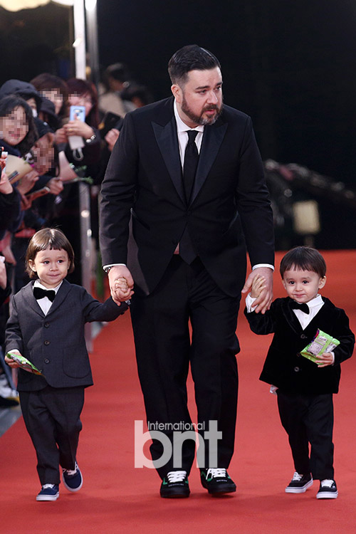 [bnt포토] 샘해밍턴 '윌리엄-벤틀리 손 꼭 잡고 레드카펫 입장~'