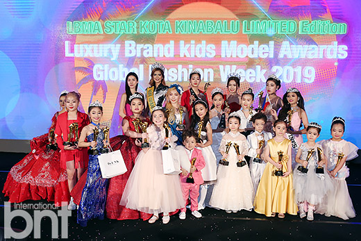 [bnt포토] 'LBMA 키즈모델어워즈 2019' 최종 수상자들의 기념촬영 | bnt뉴스