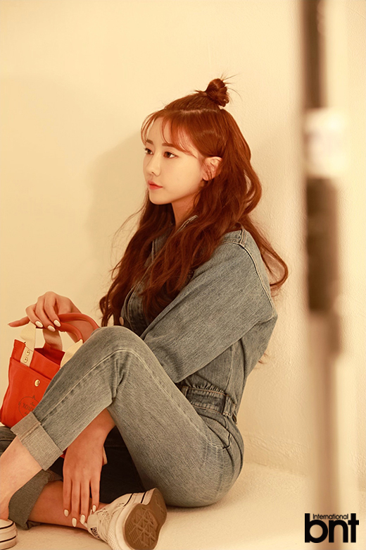 [화보] 제플 정호정, ‘XOXO’ 백과 함께 상큼하고 귀엽게 | bnt뉴스