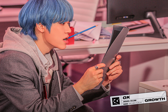 다크비(DKB), 새 앨범 'GROWTH' 유닛 포토 티저 공개...댄디+도도 | bnt뉴스