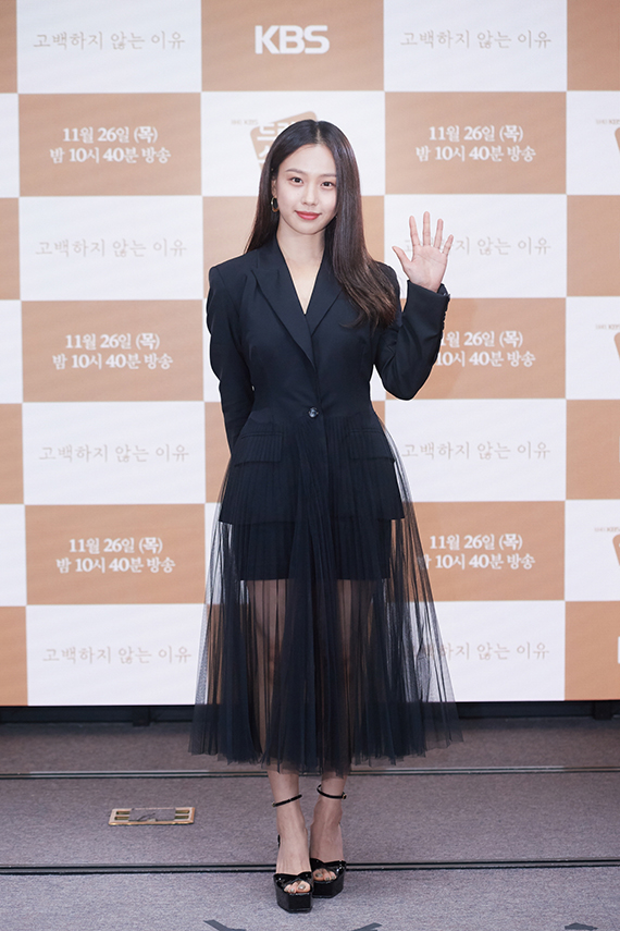 [포토] 고민시 '사랑스러운 손인사'