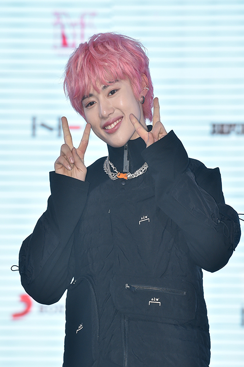 [포토] T1419 카이리 '핑크빛 미소' | bnt뉴스