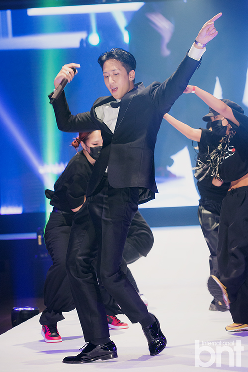 [bnt포토] 라비 '찌르고 찌르고'(2021 K-MODEL AWARDS with AMF GLOBAL) | bnt뉴스