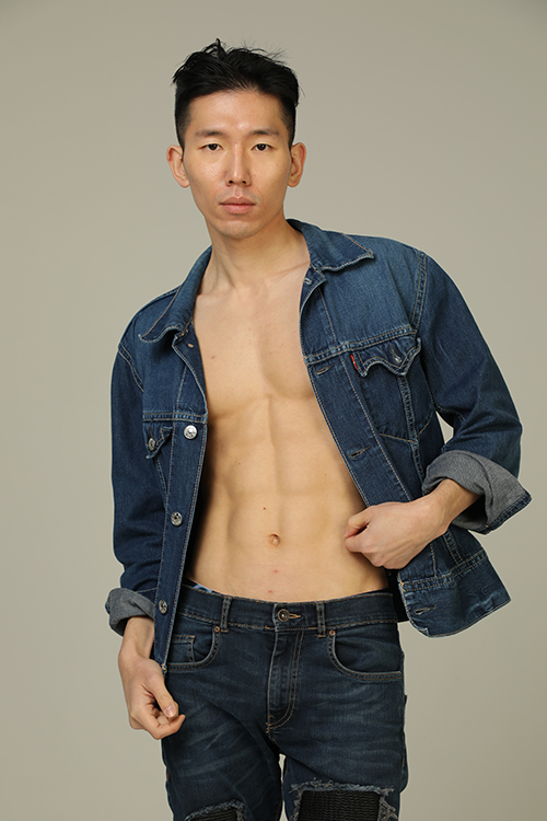 [포토] 모델 김민규 '데님의 청춘미'(2021 GLOBAL K-TOP MODEL) | bnt뉴스