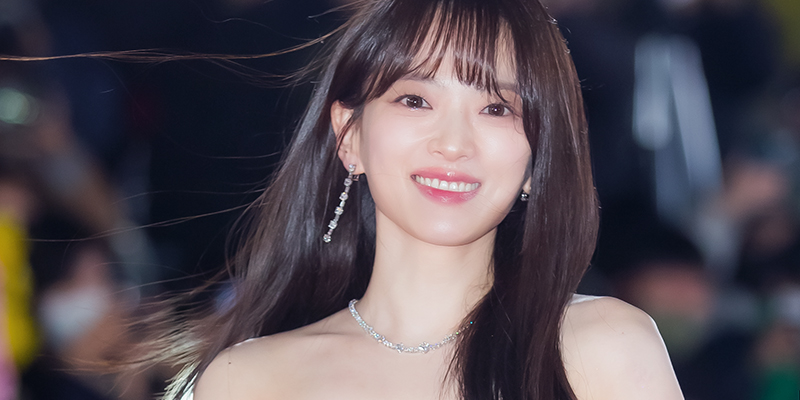 [bnt포토] 천우희 '해사한 손인사' | bnt뉴스