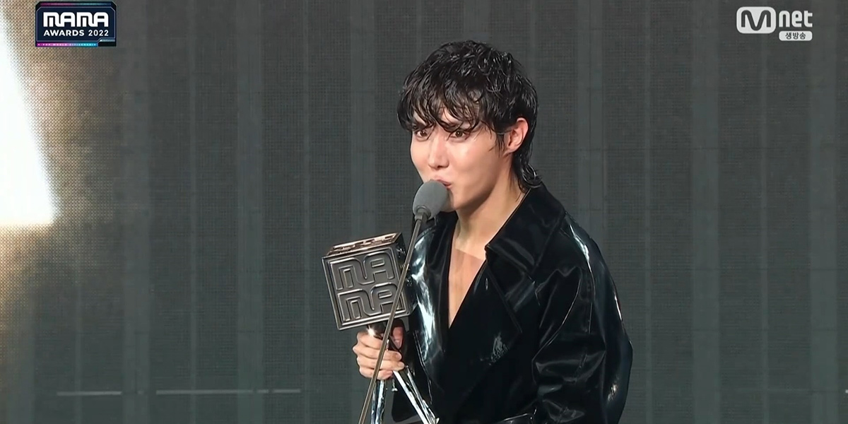 BTS, ‘MAMA’ 7년 연속 대상 수상 “아미 있기에 방탄소년단 있어” | bnt뉴스