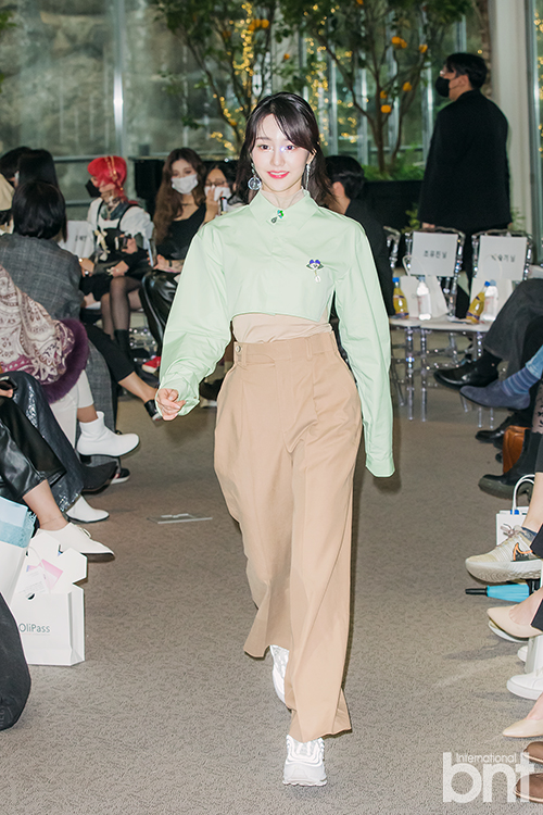 [bnt포토] 우아 나나 '예쁨이 우아'(CEEANN 패션쇼) | bnt뉴스