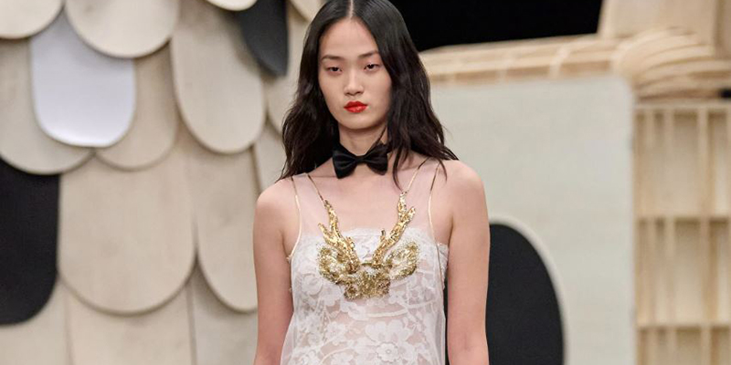 신현지, 아시안 최초 ‘샤넬 2023 SS 오뜨 꾸뛰르 쇼’ 단독 클로징 | bnt뉴스