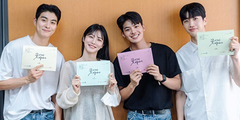 ‘꽃선비 열애사’ 신예은X려운X강훈X정건주, ‘웃음 폭발’ 대본 리딩 현장 공개 | bnt뉴스